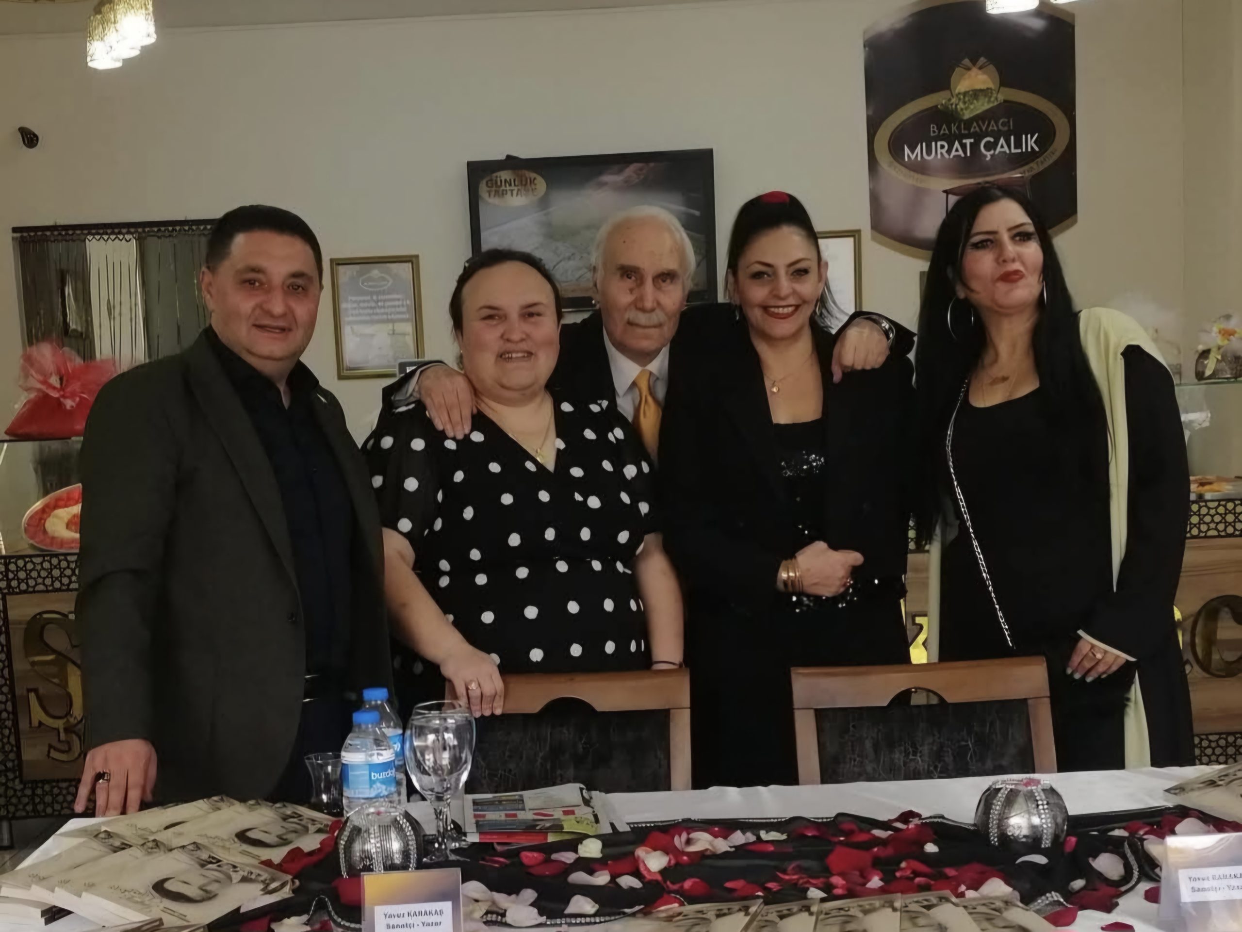 Baklavacı Murat Çalık Yerli ve Ulusal Yazarlara Sahip Çıkmaya Devam ...